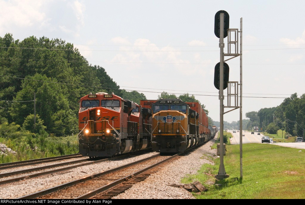 UP 4932 and BNSF 6953 wait for green